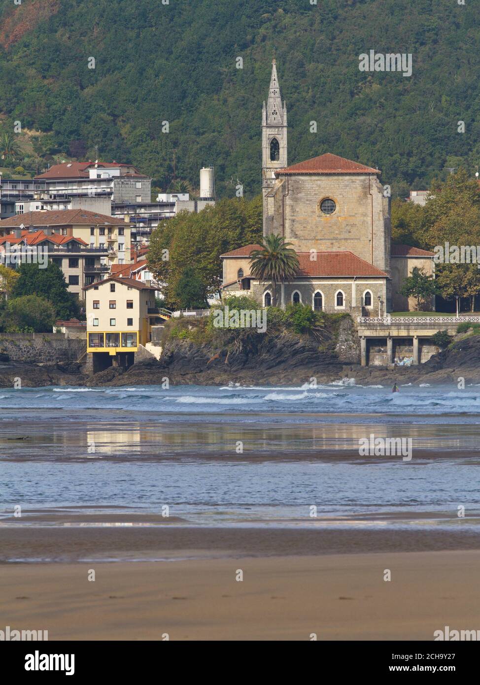 Mundaka family hi-res stock photography and images - Alamy
