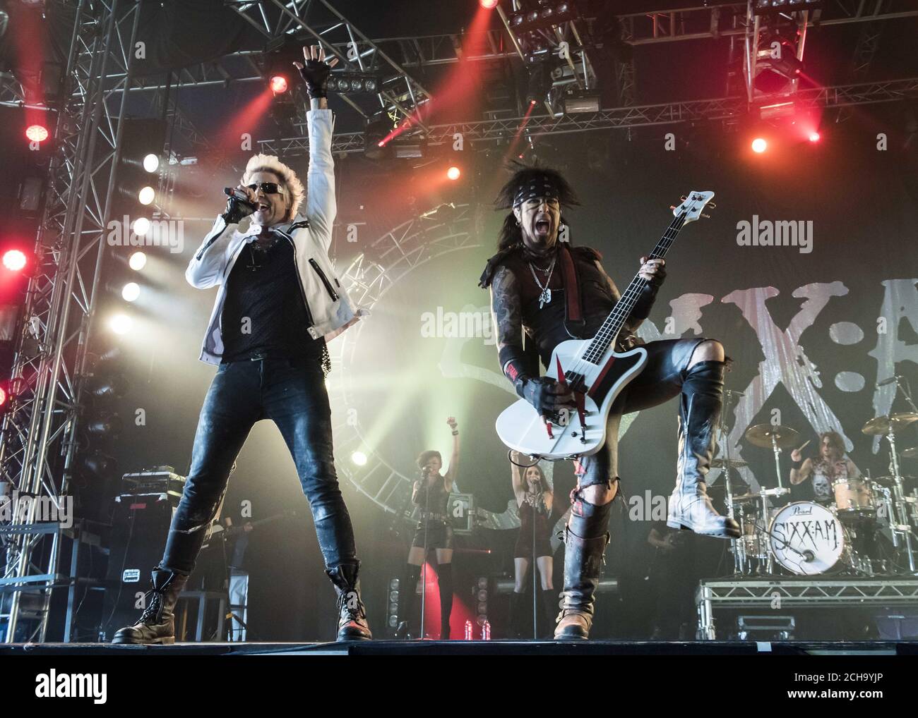 Nikki sixx hi-res stock photography and images - Alamy