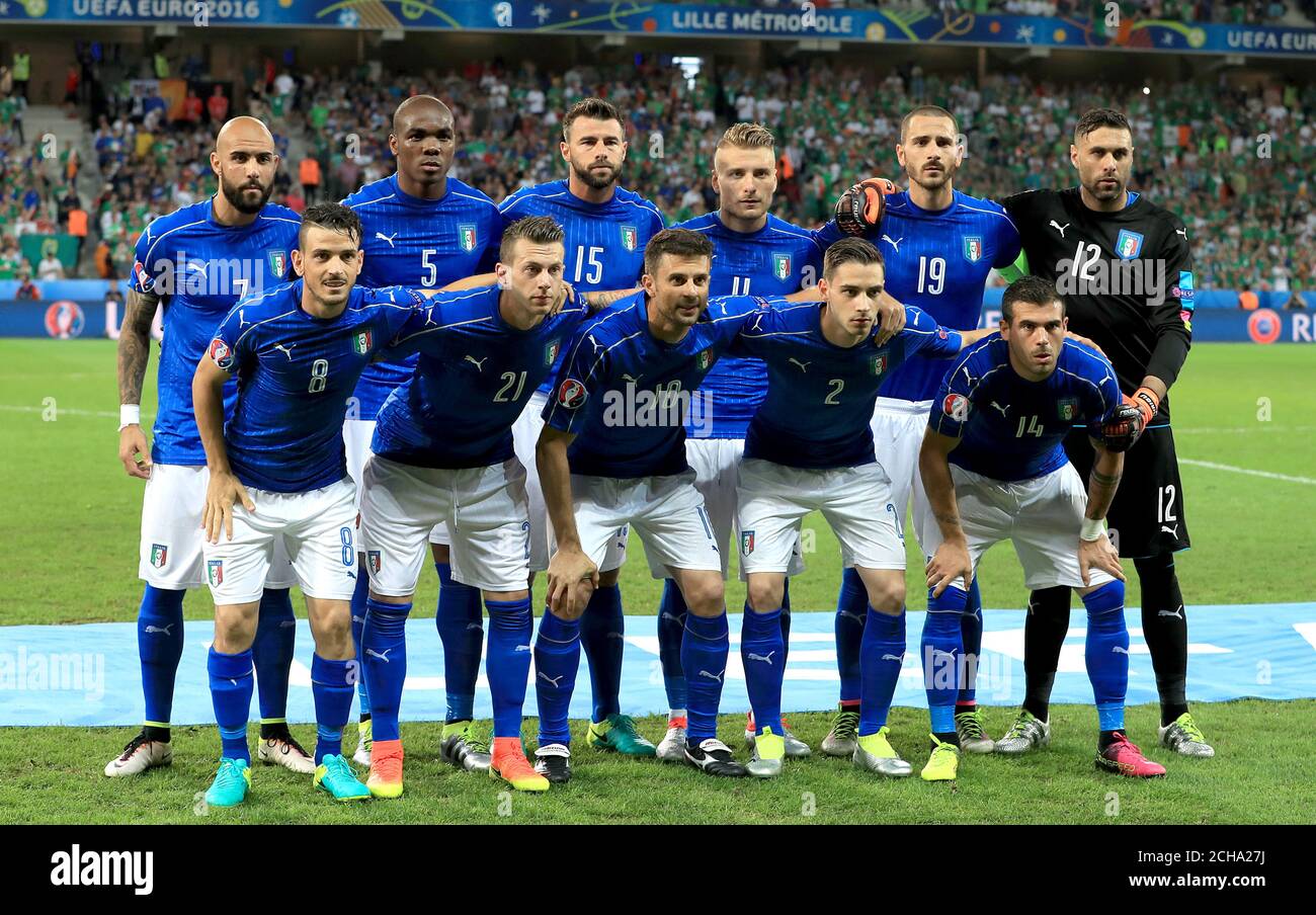 The Italy team group before the game Stock Photo - Alamy