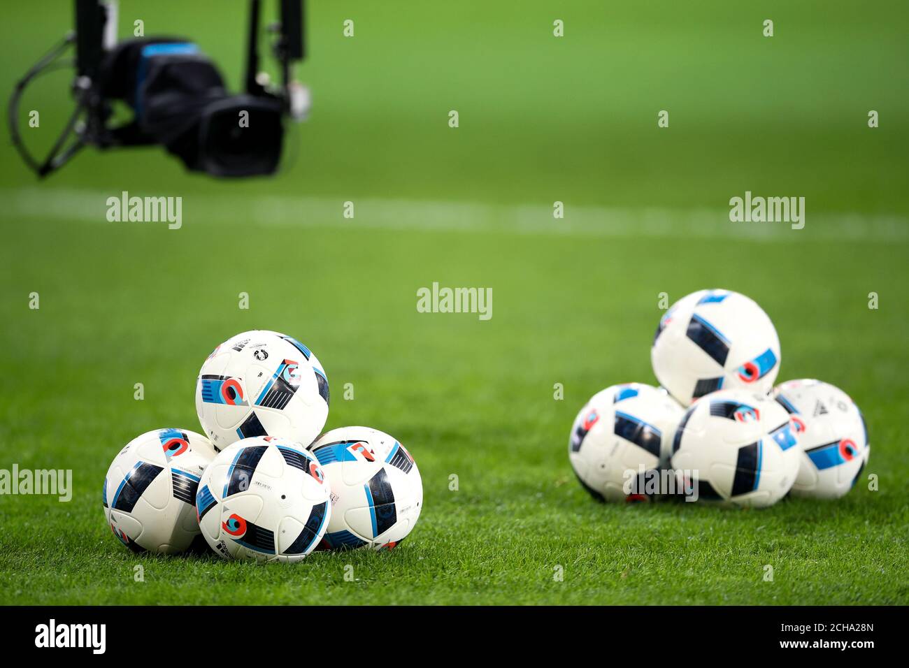 Detail of official match balls on the pitch during the warm-up Stock ...
