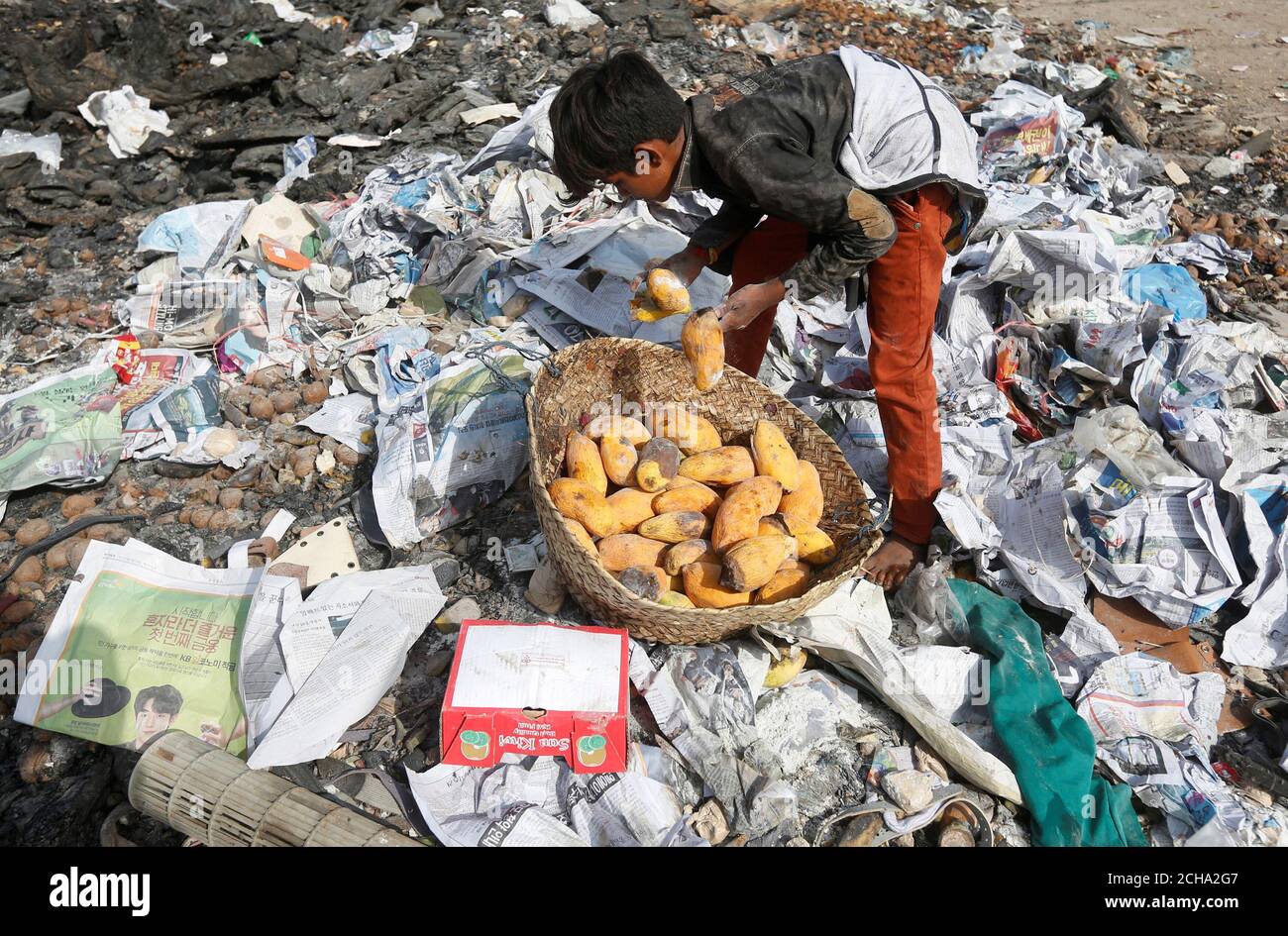 Garbage karachi hi-res stock photography and images - Alamy
