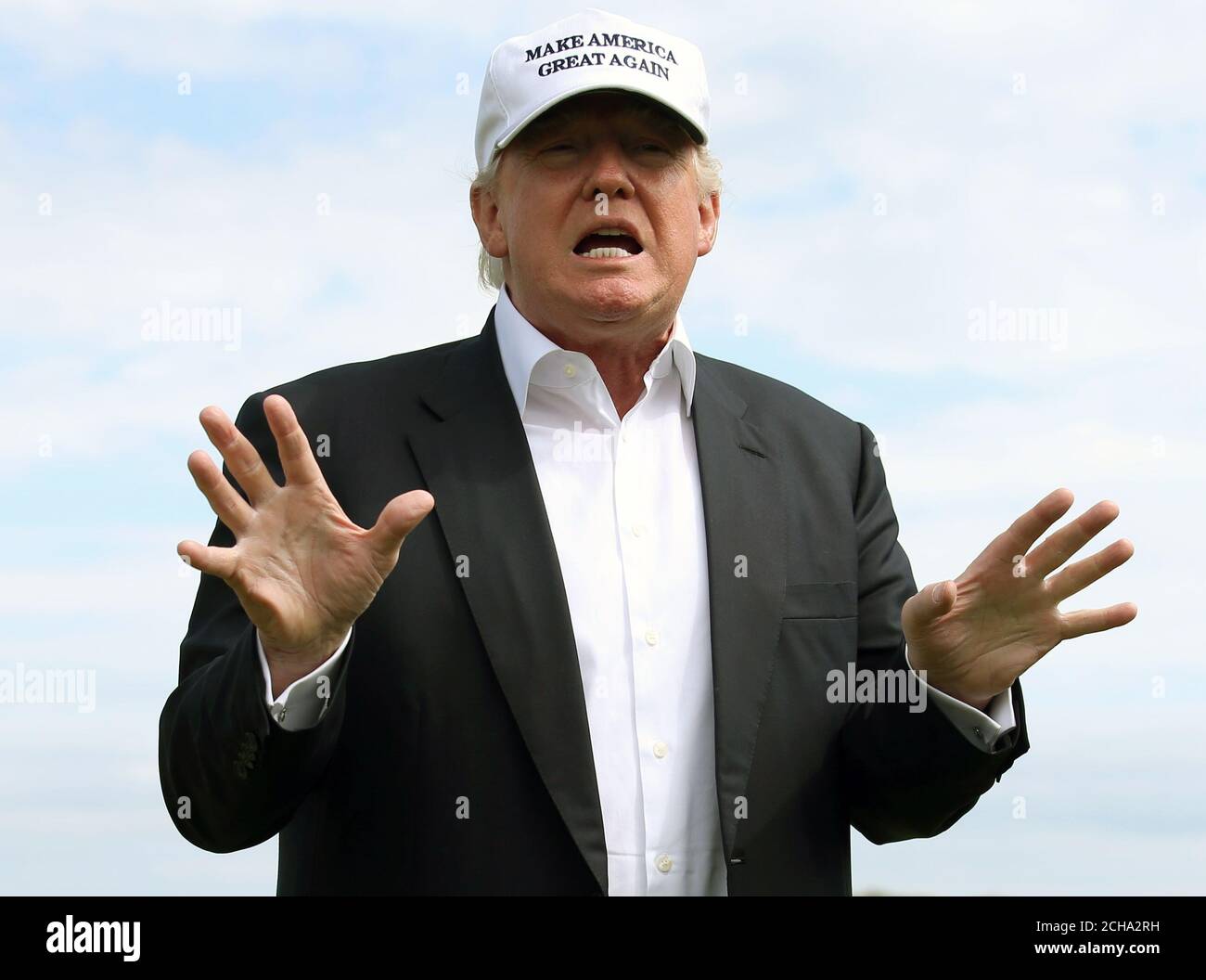 Trump hat hi-res stock photography and images - Alamy