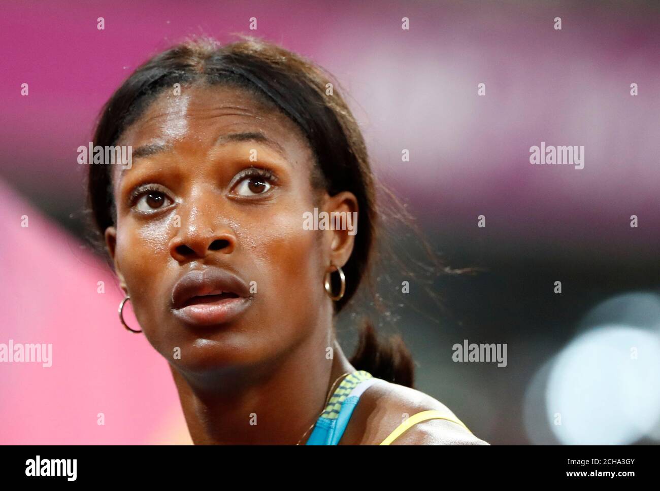 Bahamas shaunae miller reacts hi-res stock photography and images - Alamy