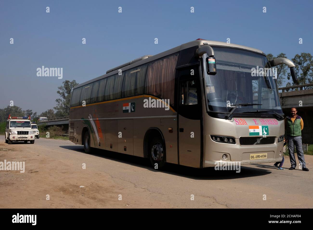 India friendship bus hi-res stock photography and images - Alamy