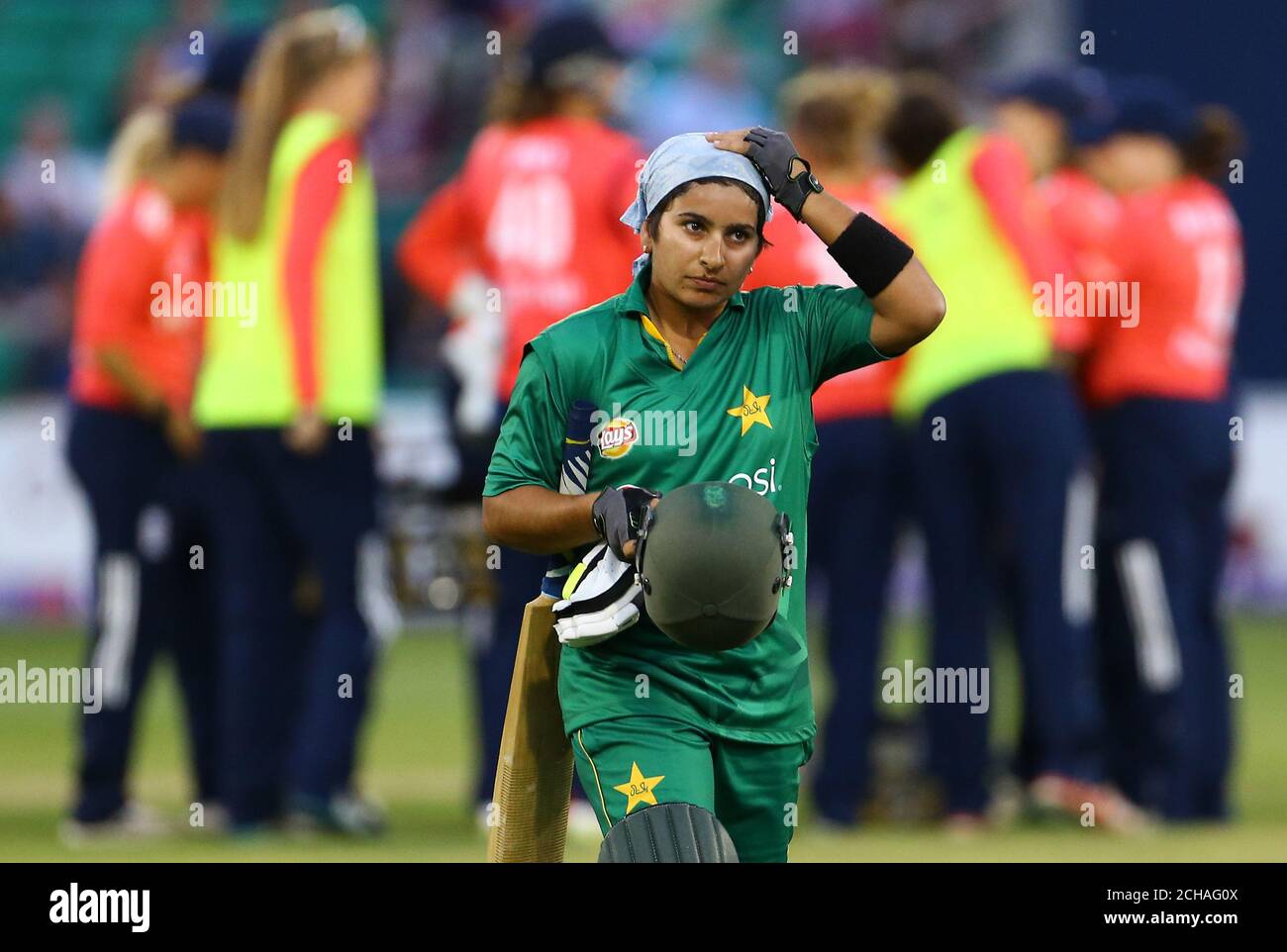 Pakistans nida dar leaves field afte losing hi-res stock photography ...
