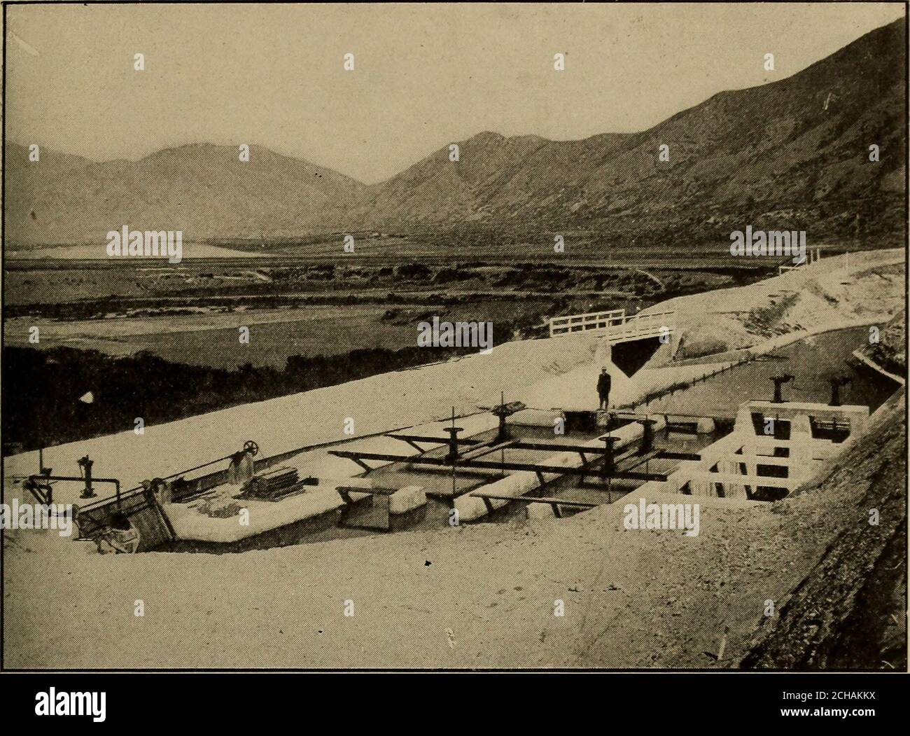 Dam headgates hi-res stock photography and images - Alamy