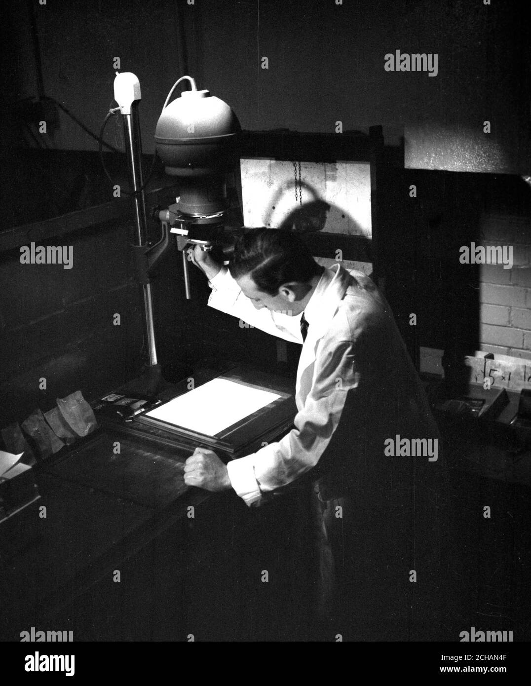 Darkroom photo hi-res stock photography and images - Alamy