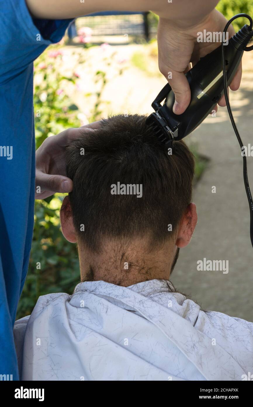 Black man cuts hair hi-res stock photography and images - Alamy