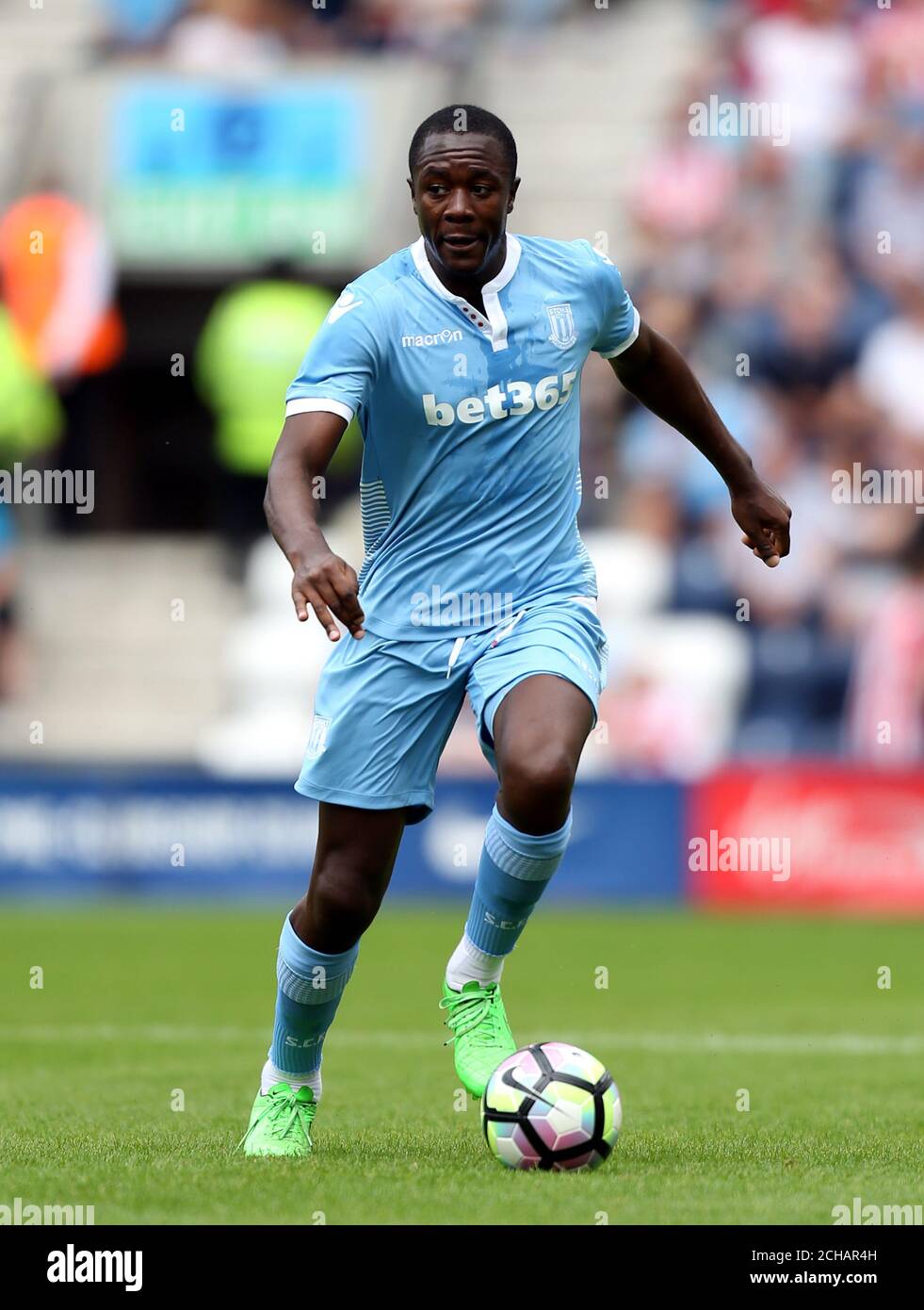 Stoke City's Giannelli Imbula Stock Photo - Alamy