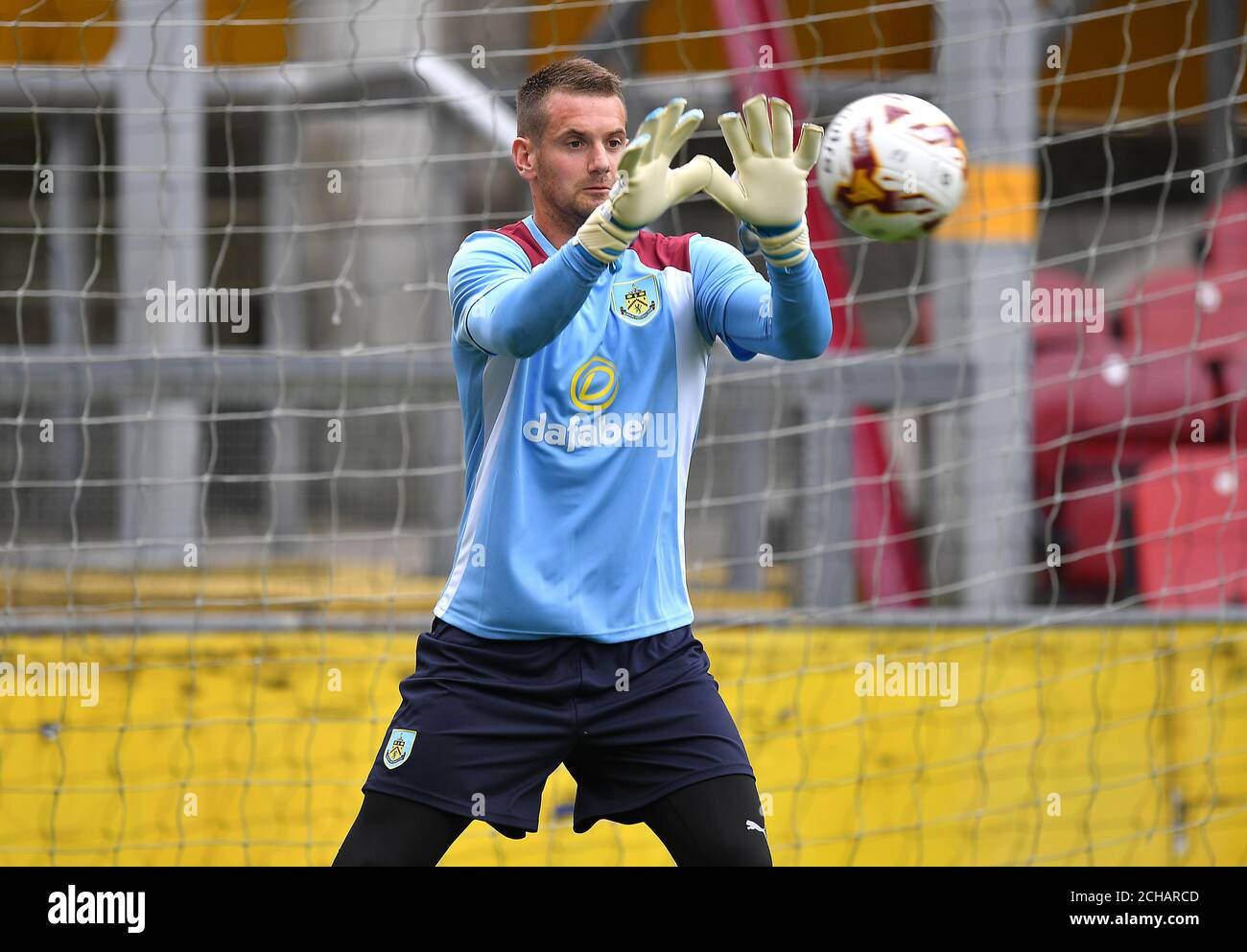 Burnley goalkeeper Thomas Heaton during the warm up Stock Photo - Alamy