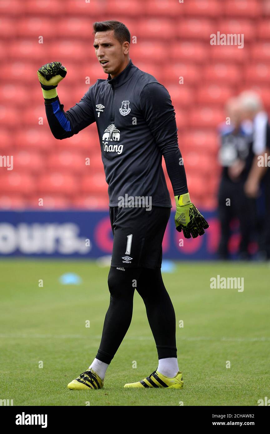 Everton goalkeeper Joel Robles Stock Photo - Alamy