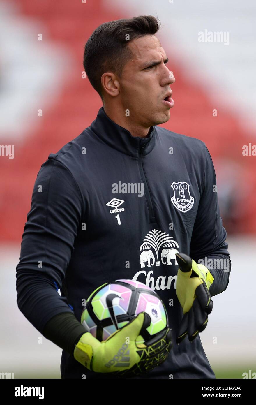 Everton goalkeeper Joel Robles Stock Photo - Alamy