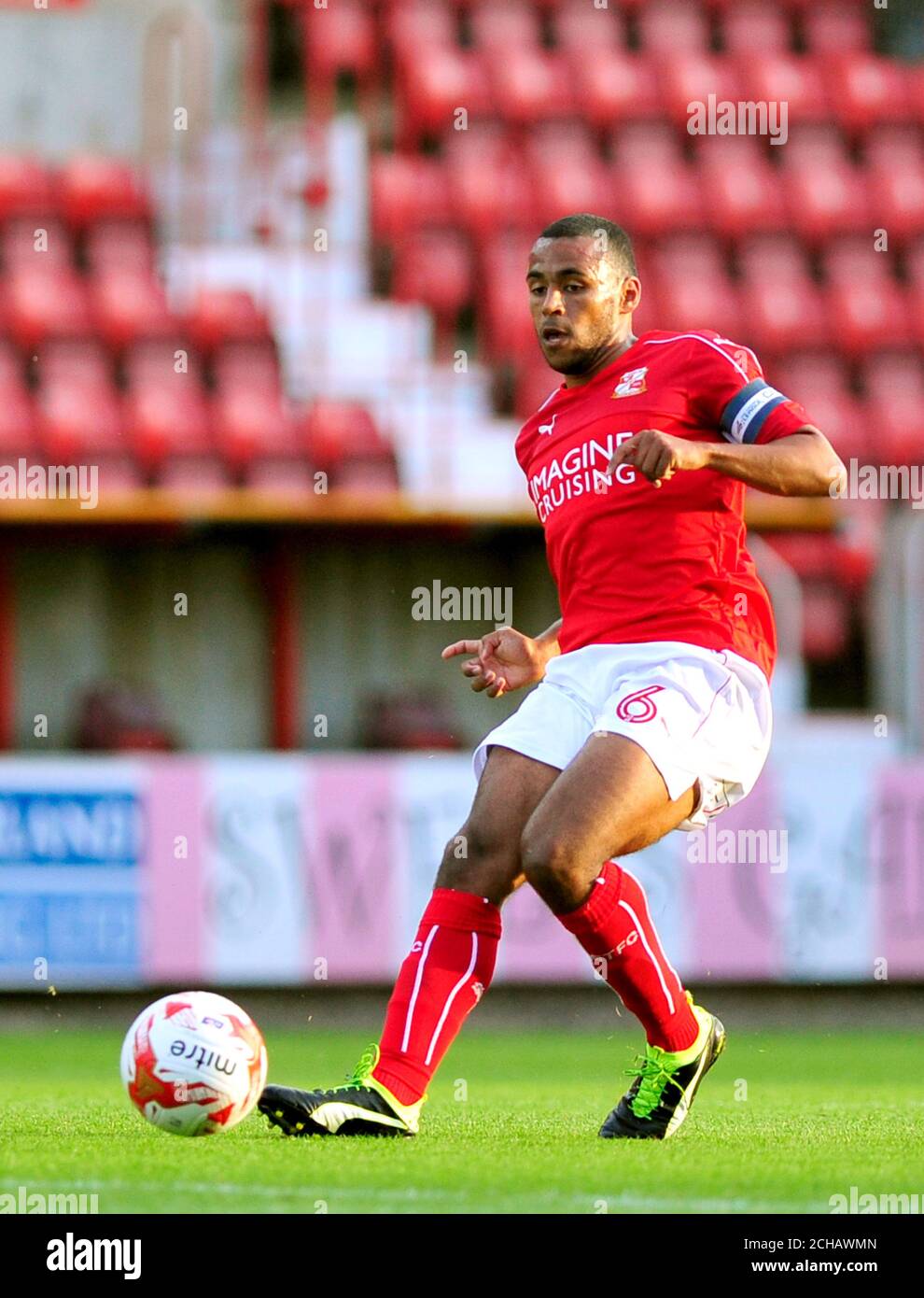 Swindon Town's Nathan Thompson Stock Photo - Alamy