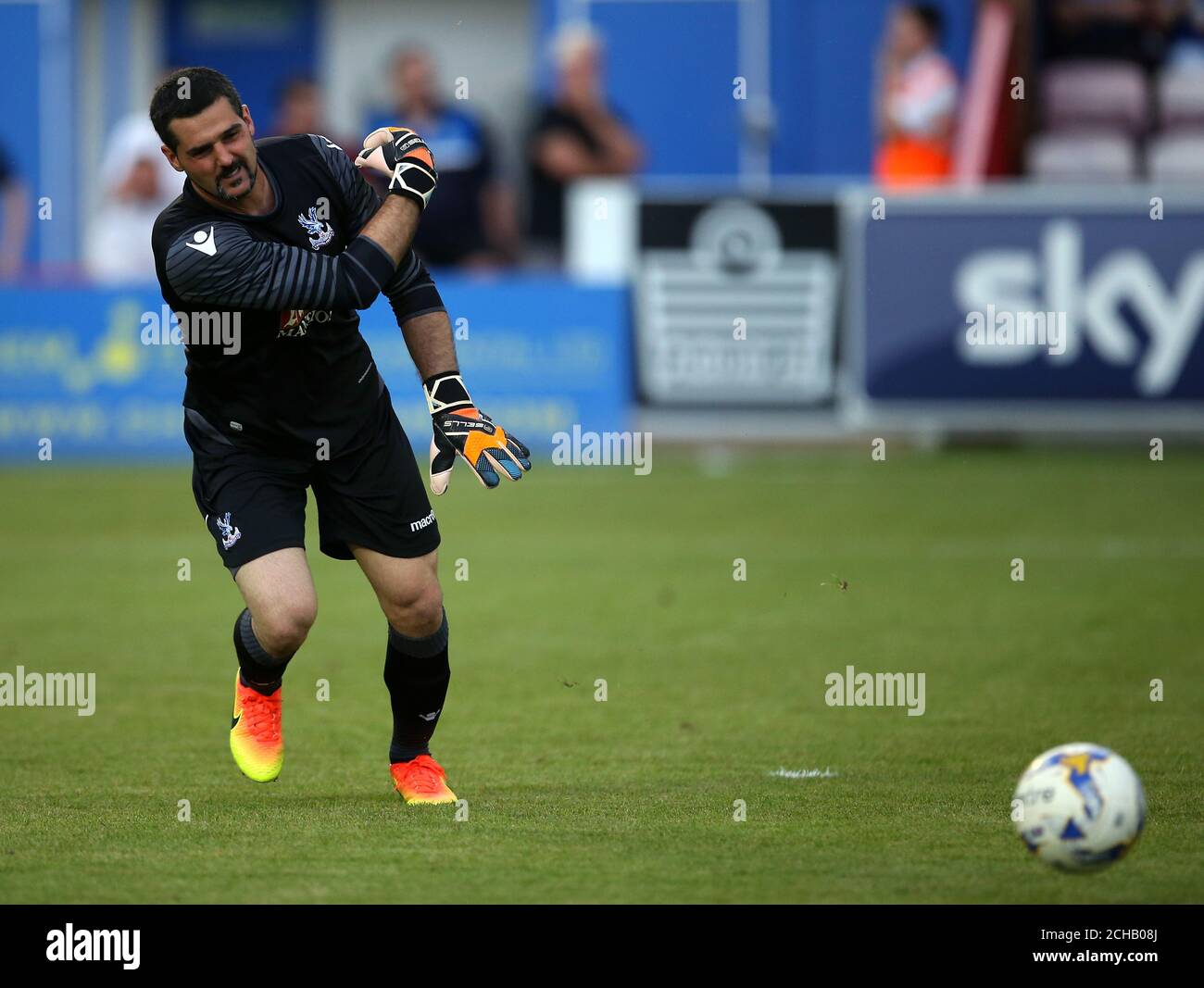 Crystal Palace goalkeeper Julian Speroni Stock Photo - Alamy