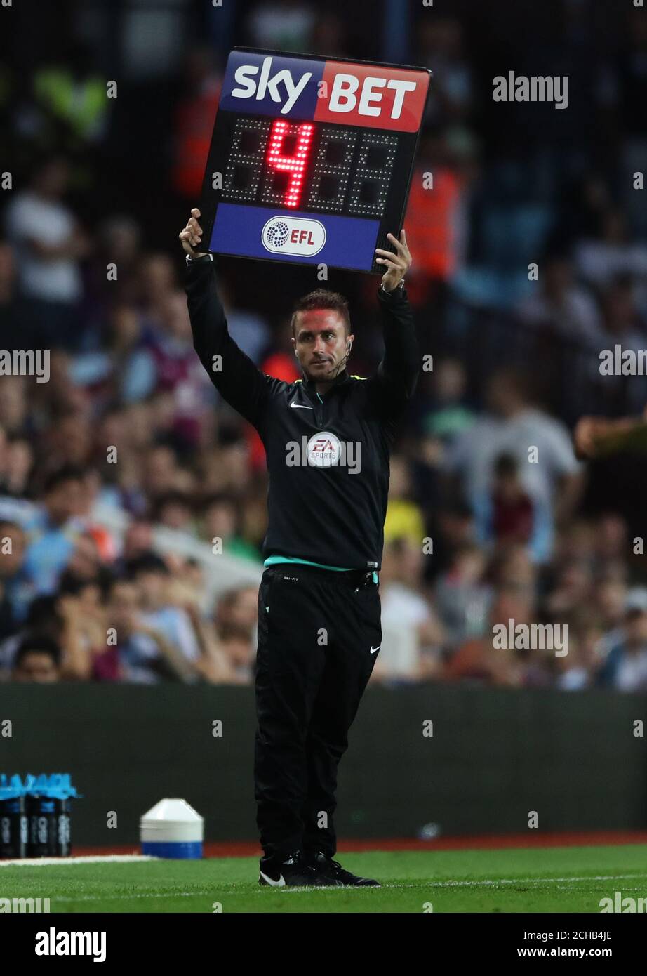 Efl fourth officials hi-res stock photography and images - Alamy