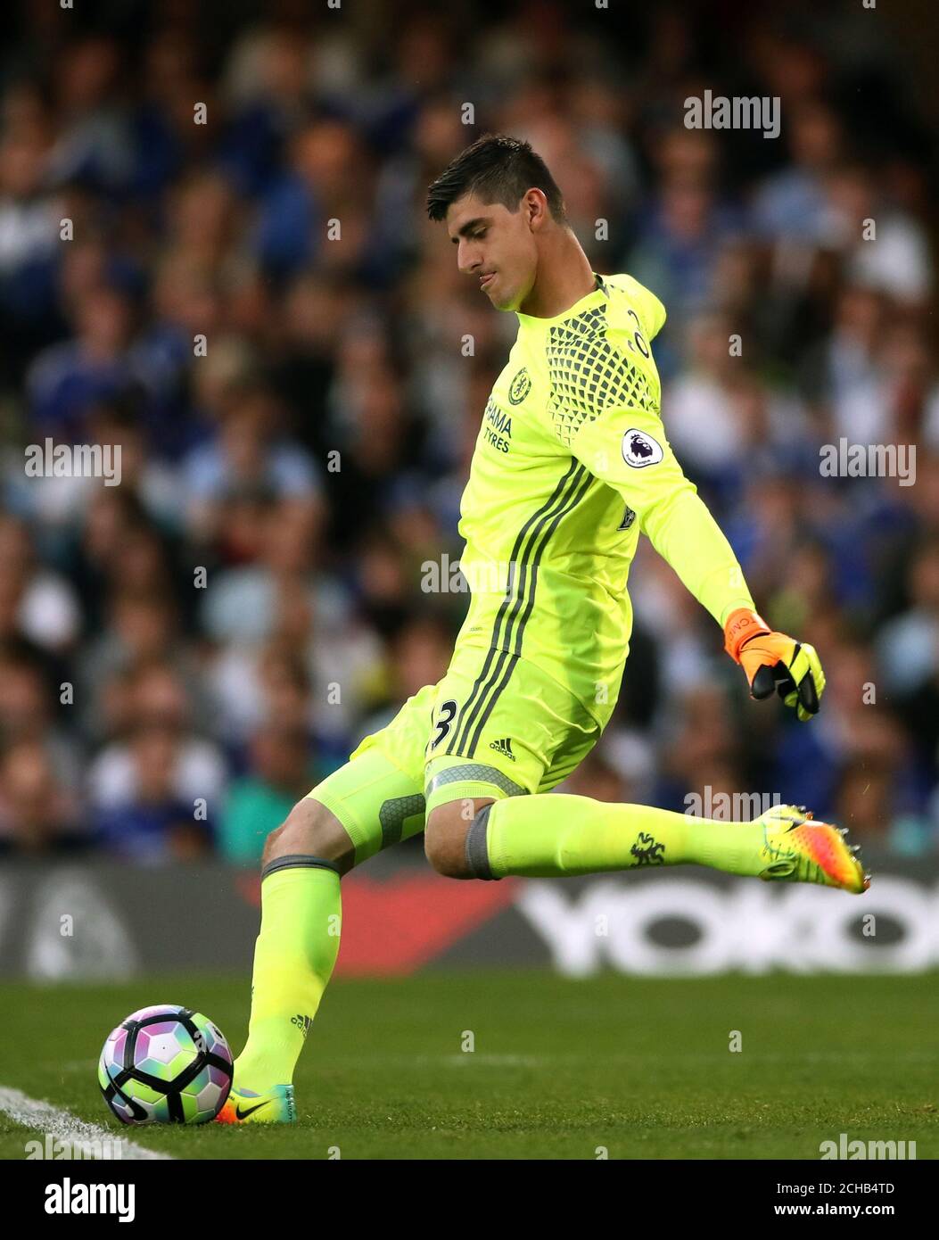 Chelsea goalkeeper Thibaut Courtois Stock Photo - Alamy