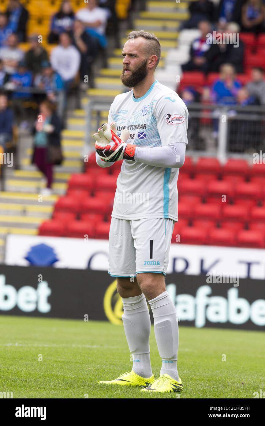 Mannus goalkeeper hi-res stock photography and images - Alamy