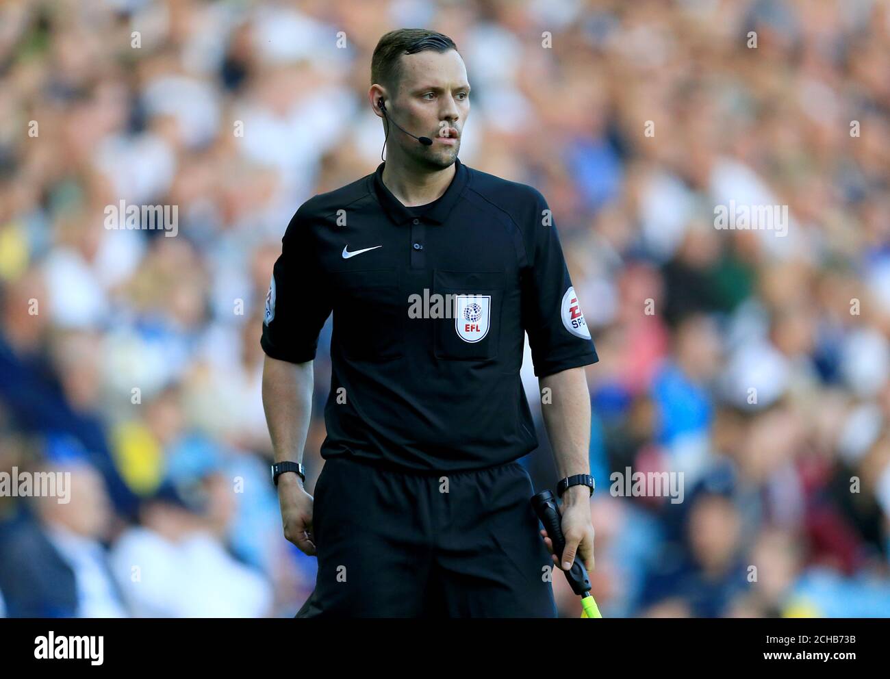 Chris kavanagh referee hi-res stock photography and images - Alamy