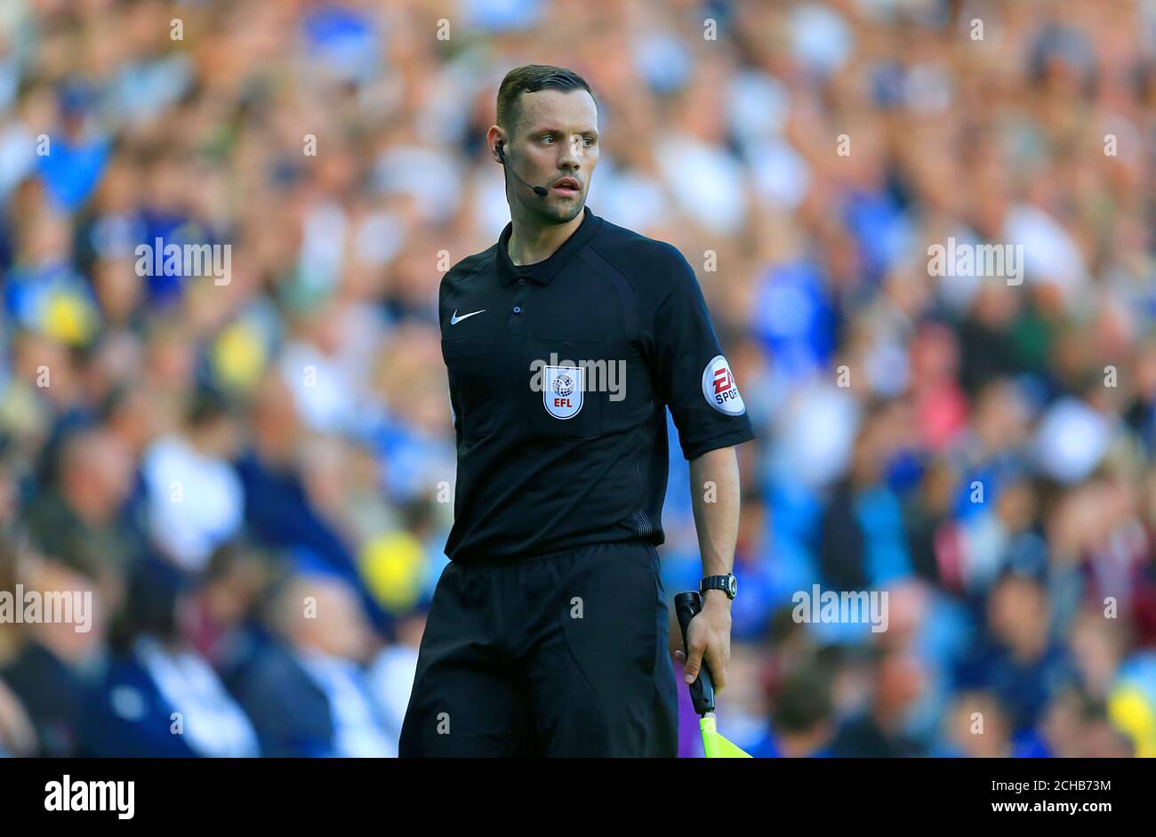 Chris kavanagh referee hi-res stock photography and images - Alamy