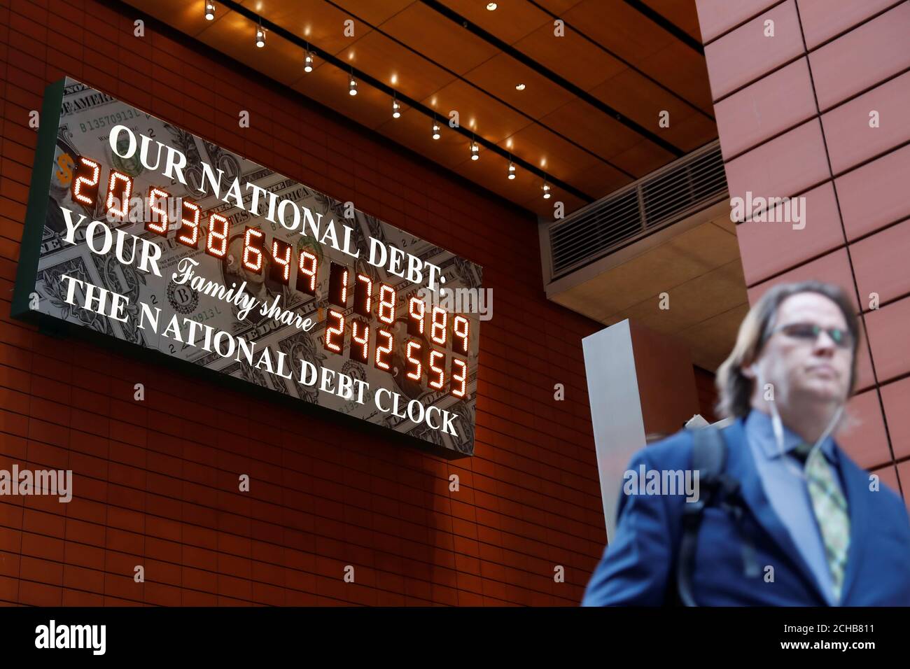 U s national debt clock hi-res stock photography and images - Alamy