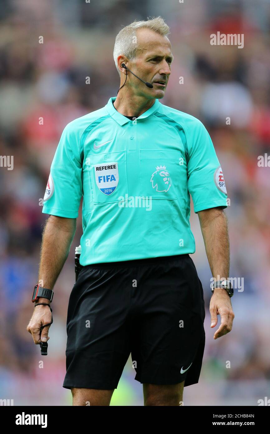 Referee Martin Atkinson Stock Photo - Alamy