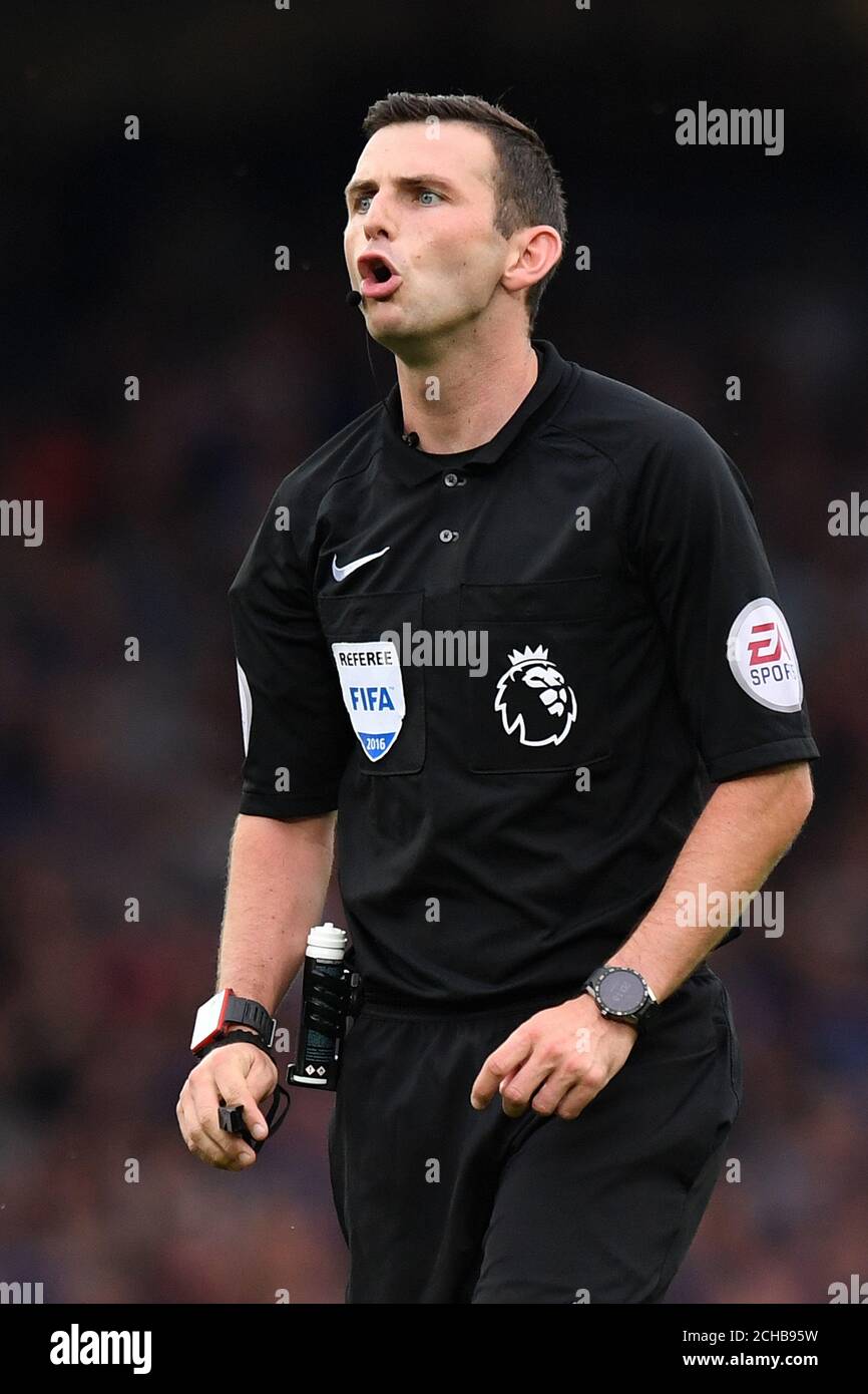 Referee Michael Oliver Stock Photo - Alamy