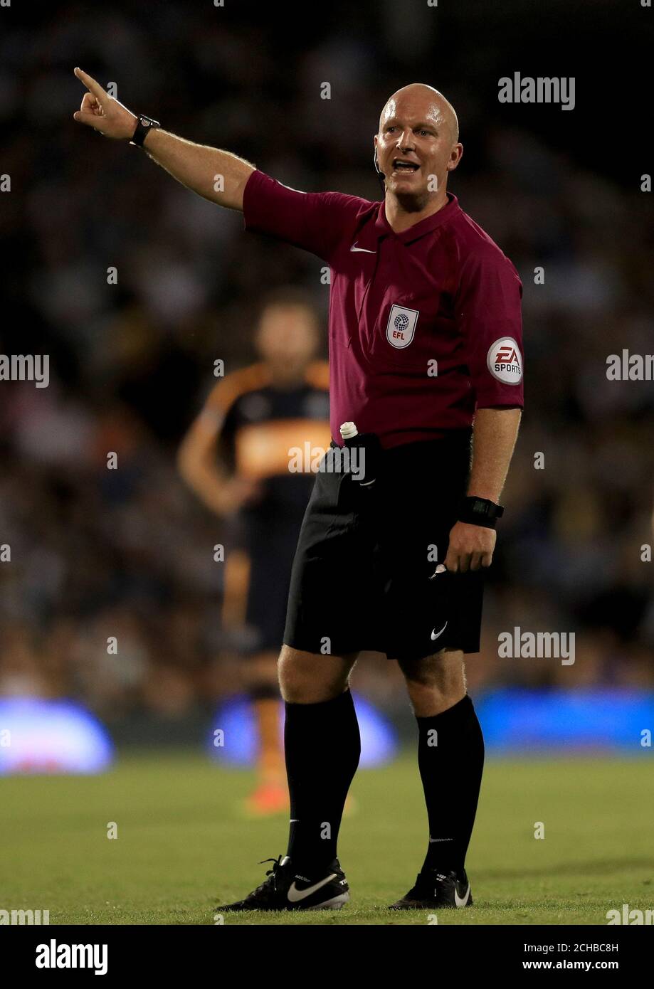 Match referee Simon Hooper Stock Photo - Alamy