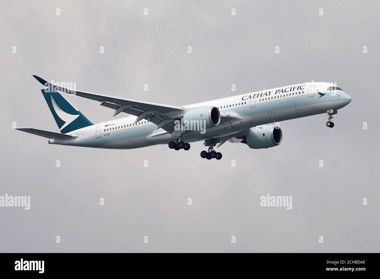 Cathay pacific airbus a350 900 hi-res stock photography and images - Alamy