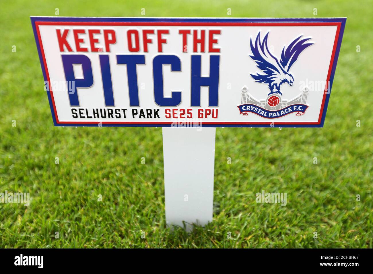 Keep of the pitch hi-res stock photography and images - Alamy