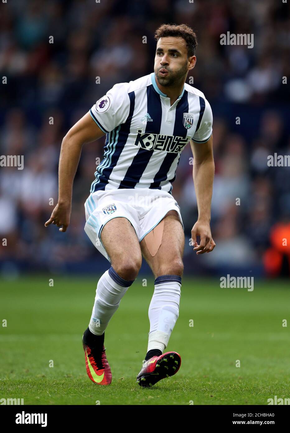 West bromwich albions kanu hi-res stock photography and images - Alamy