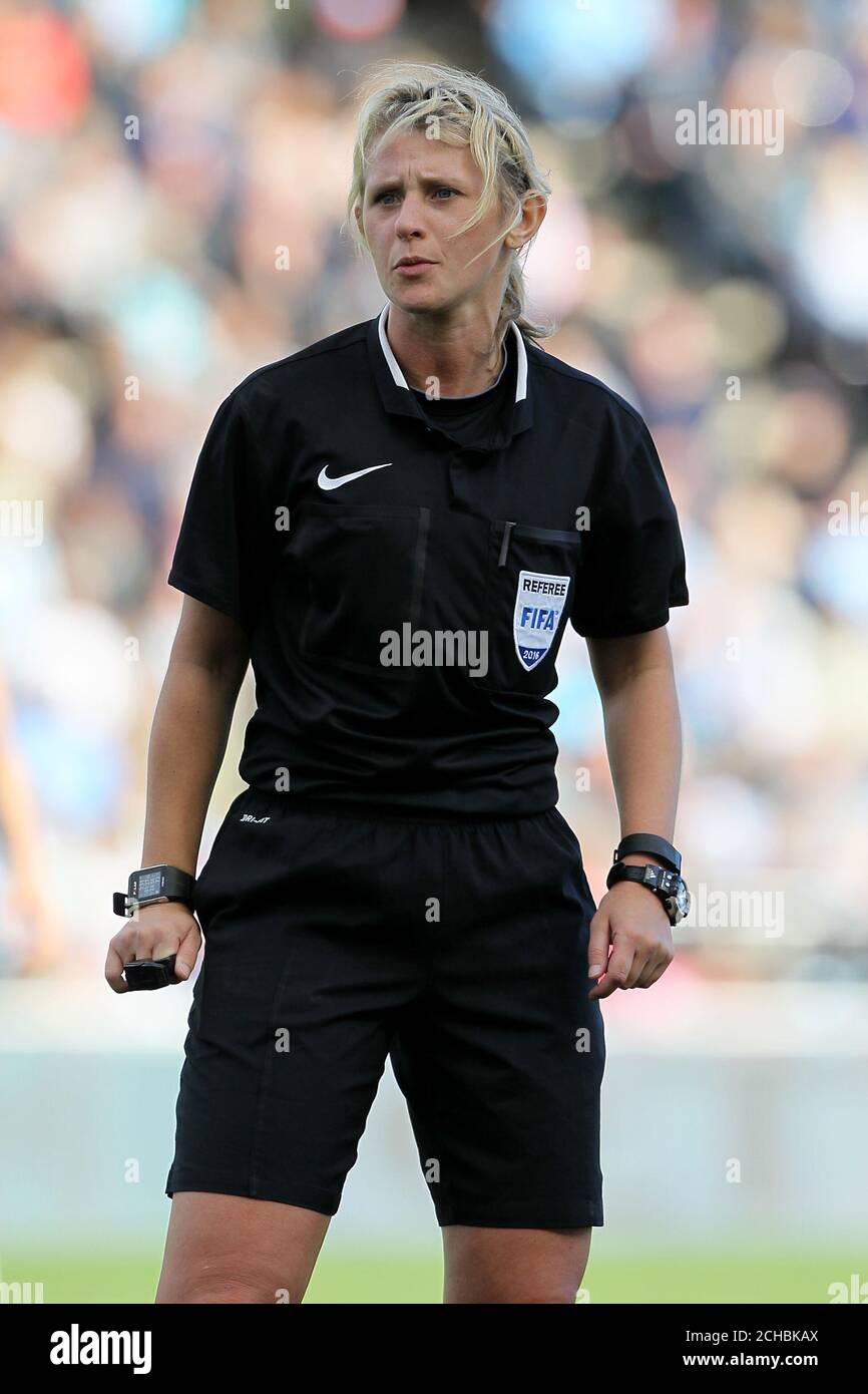 Referee Sarah Garratt Stock Photo - Alamy