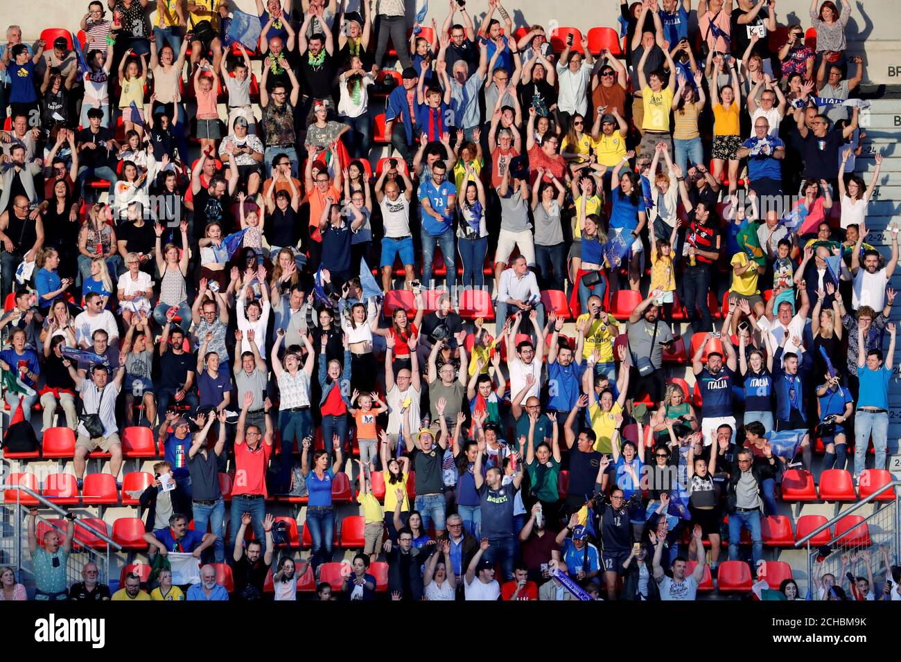 Mexican wave soccer hi-res stock photography and images - Alamy