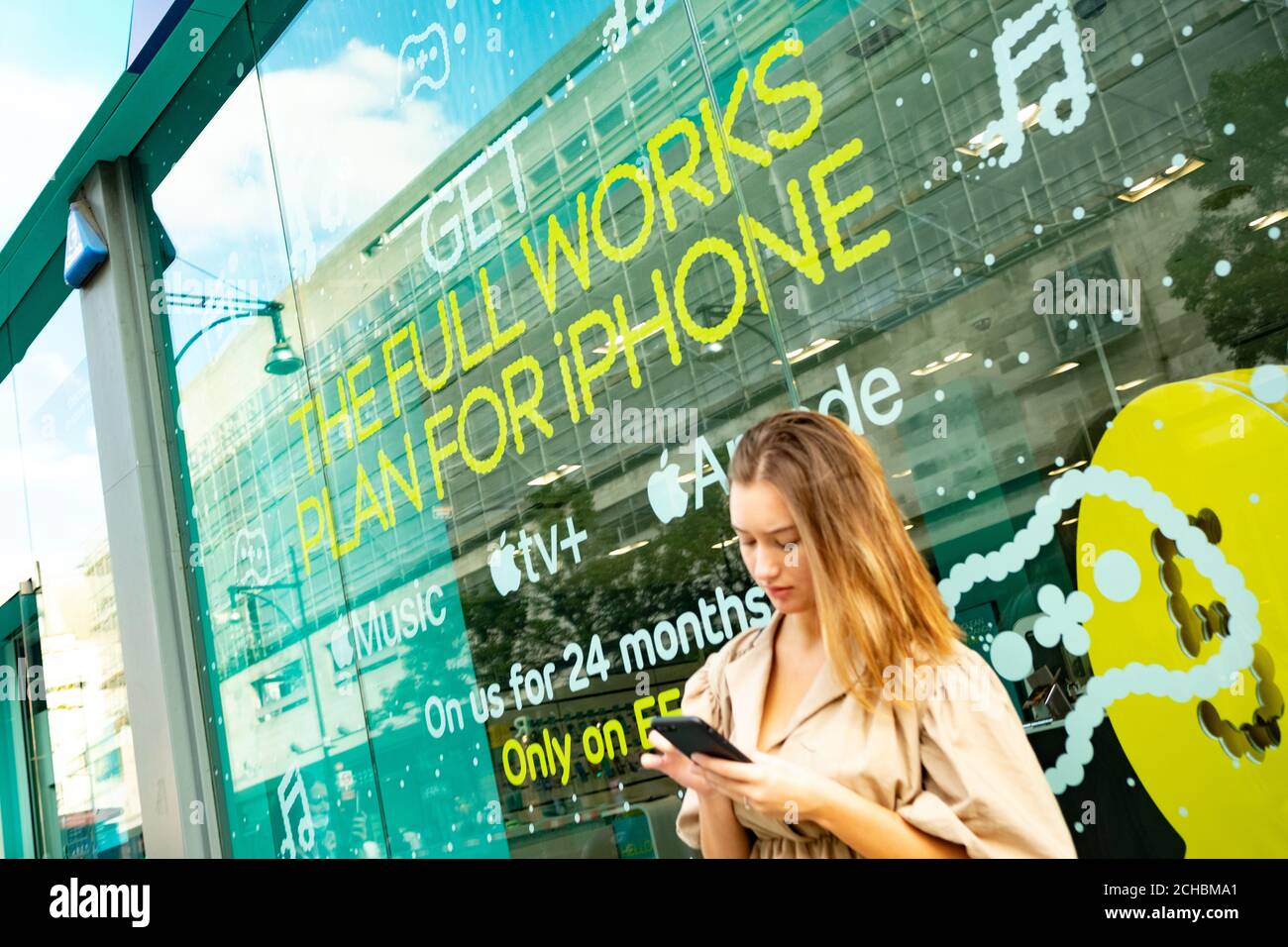 Mobile phone shop hi-res stock photography and images - Alamy