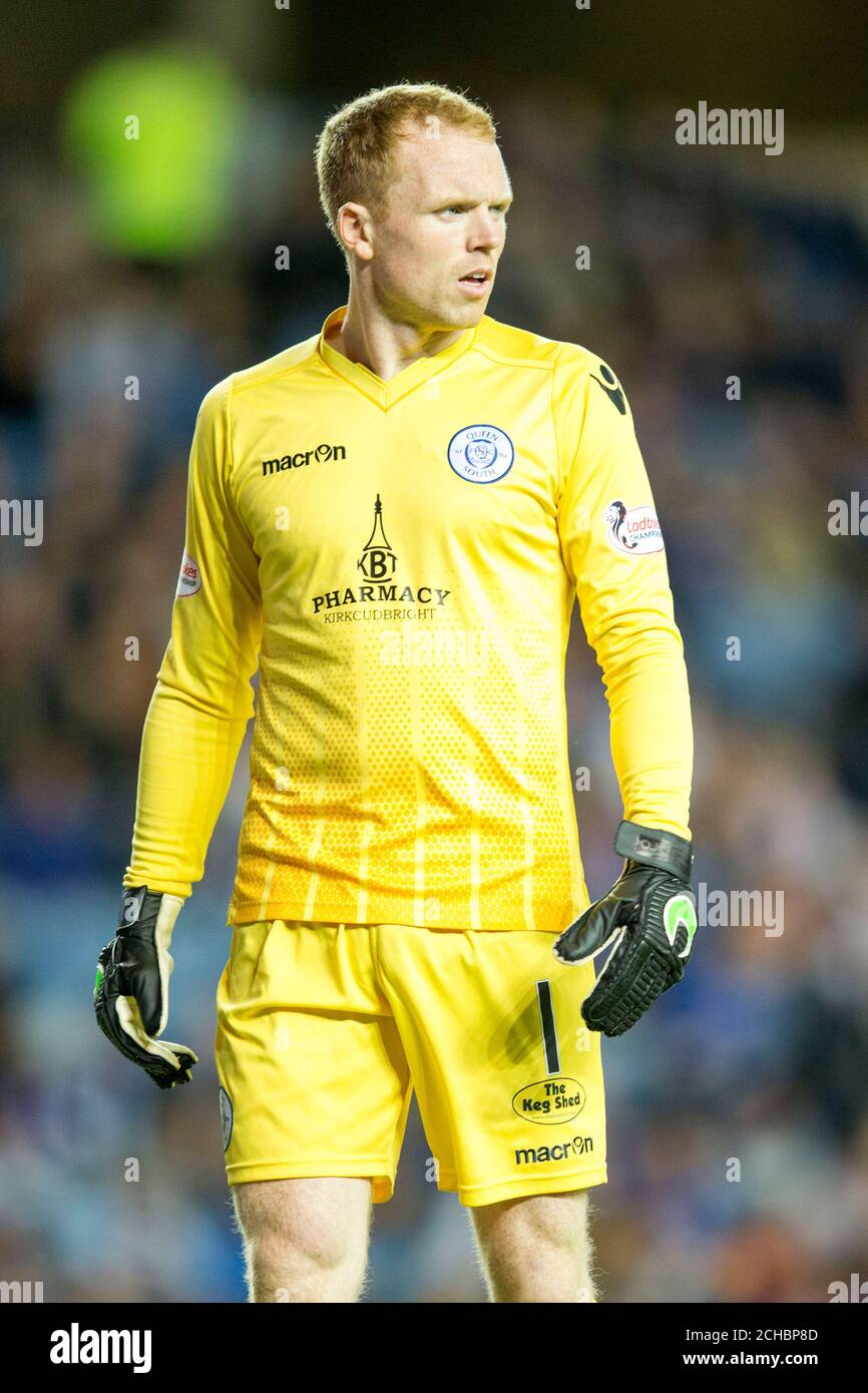 Queen of the South goalkeeper Lee Robinson Stock Photo - Alamy