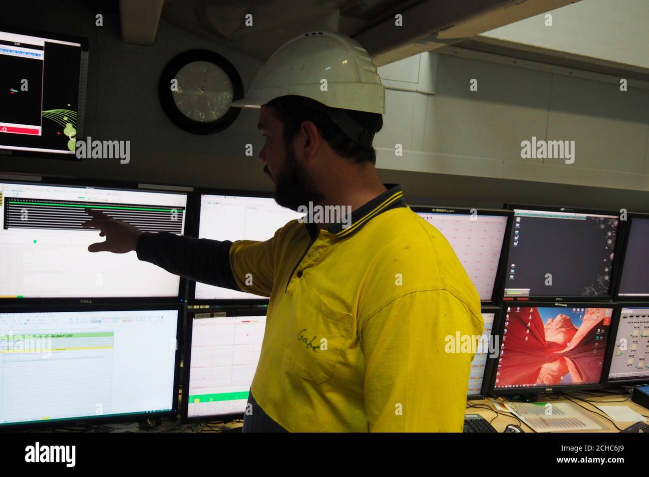 Seismic operations hi-res stock photography and images - Alamy