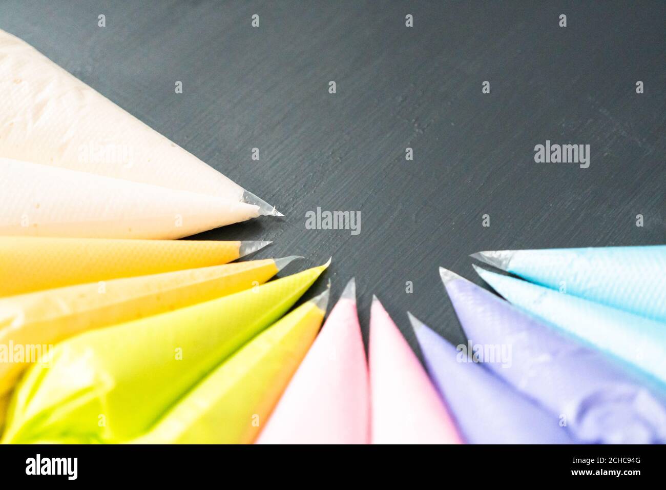 Royal icing bags hi-res stock photography and images - Alamy