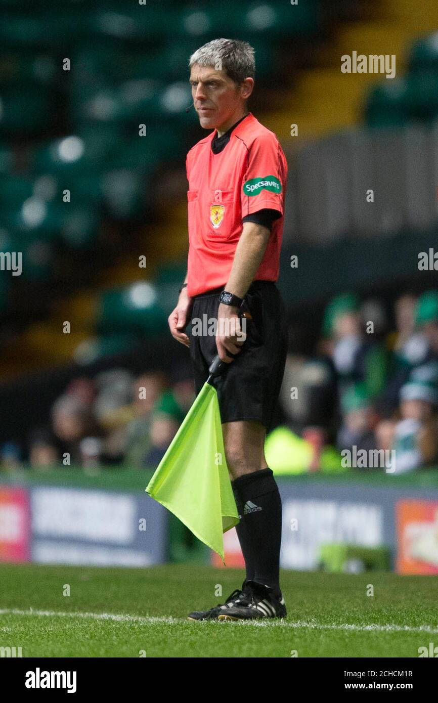 Assistant referee ralph gordon hi-res stock photography and images - Alamy