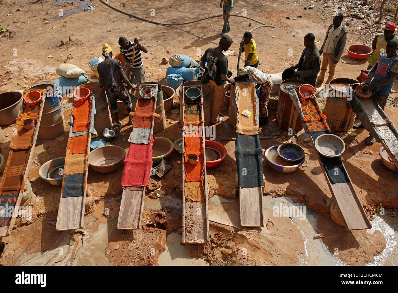 Gold pouring at mine hi-res stock photography and images - Alamy