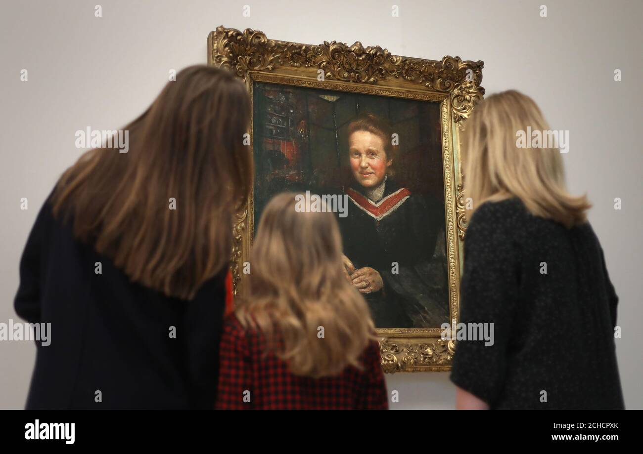 Stella Cartwright aged 9, with Tate Britian staff look at Annie ...