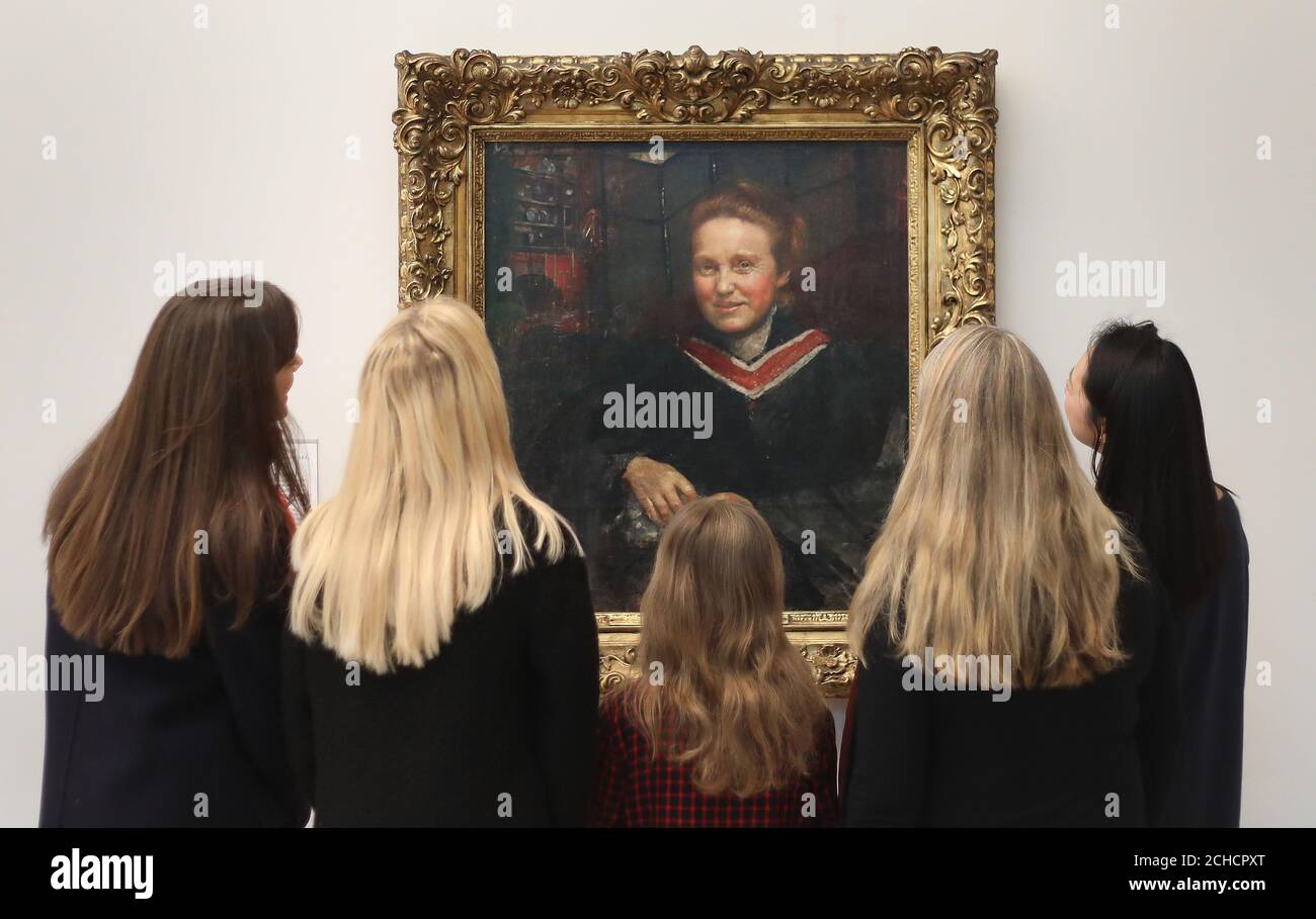 Stella Cartwright aged 9, with Tate Britian staff look at Annie ...