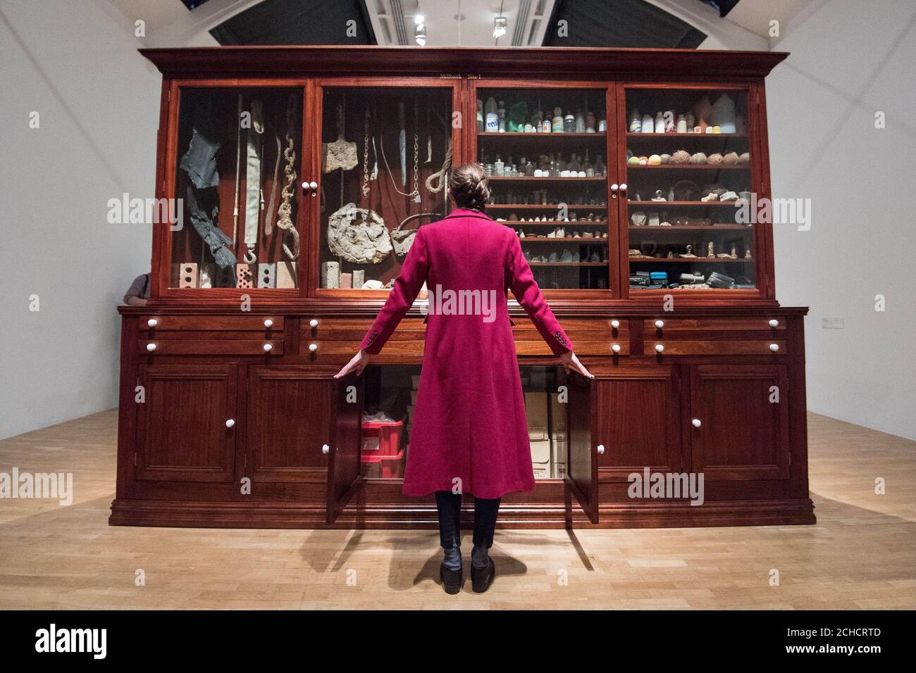 Visitor explores tate thames dig on show hi-res stock photography and ...