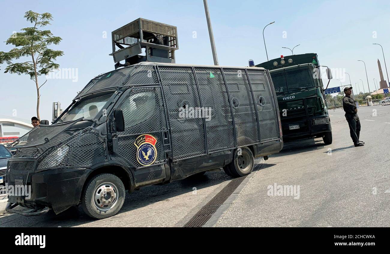 Cairo international airport security hi-res stock photography and ...