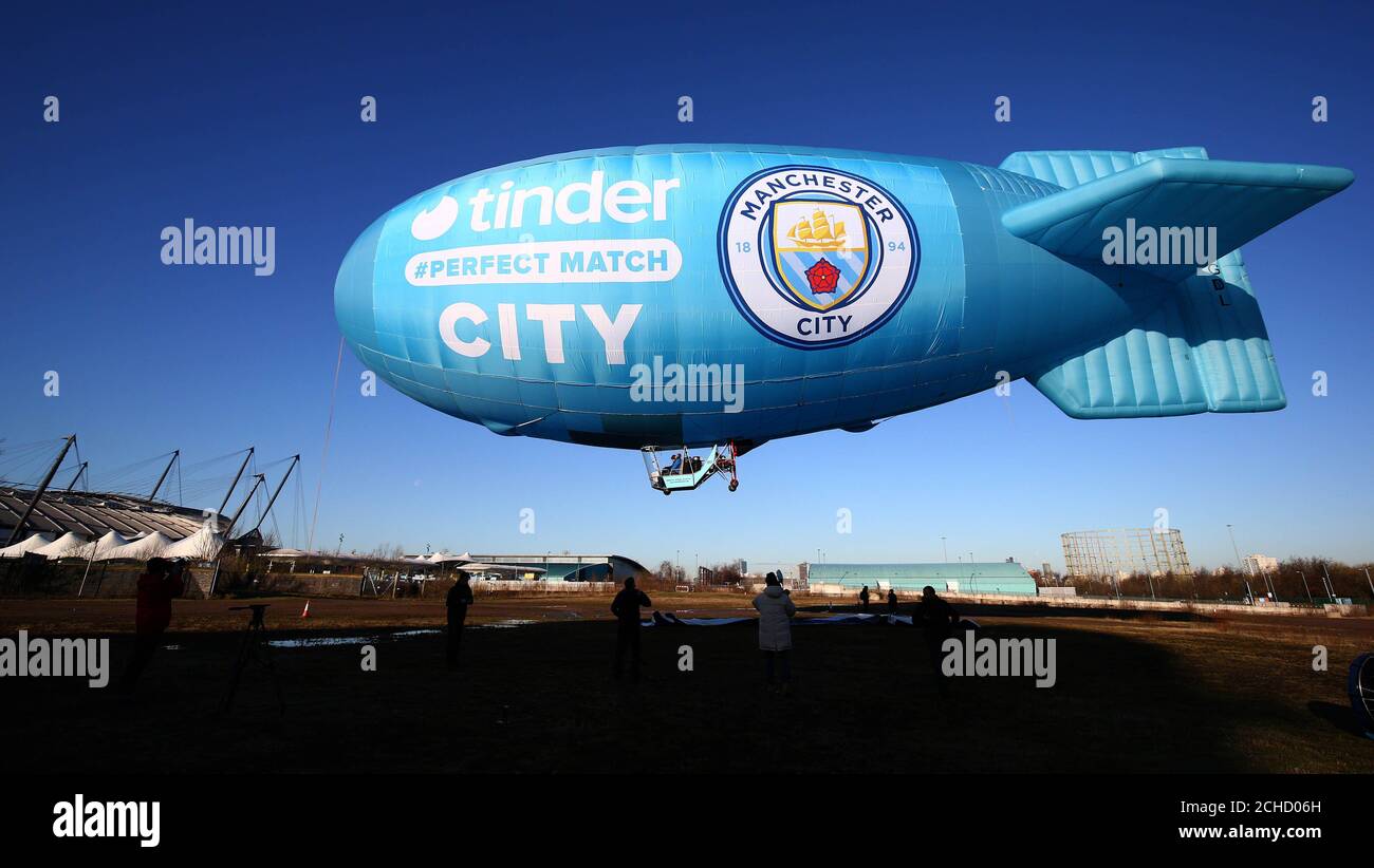 Blimp stadium hi-res stock photography and images - Alamy