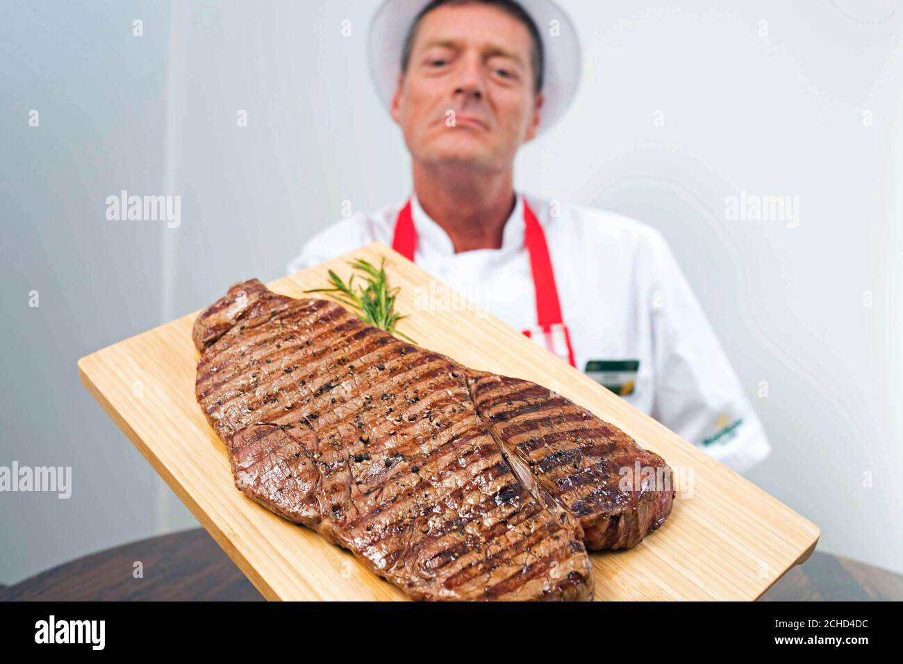 32oz steak hi-res stock photography and images - Alamy