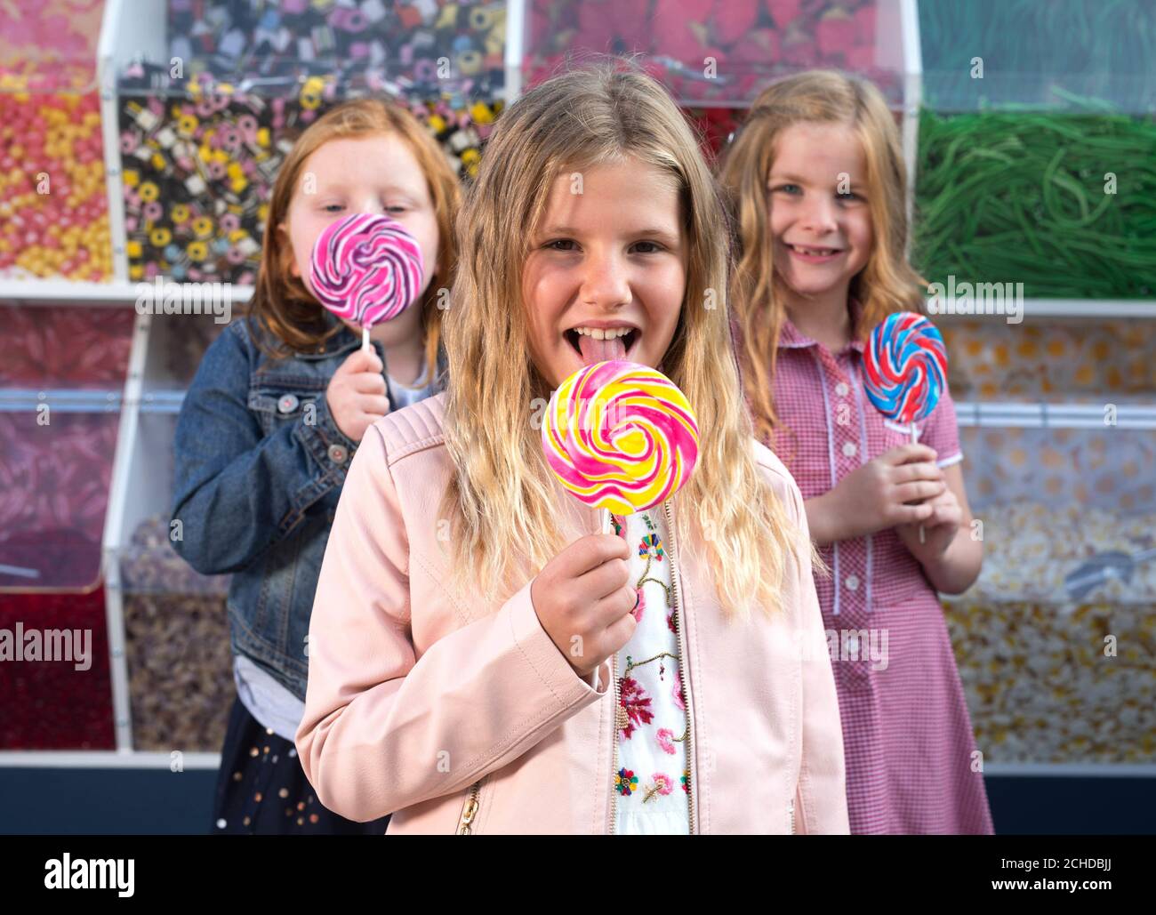 EDITORIAL USE ONLY (Left to right) Ruby Cohen, aged 7 from Mill Hill ...