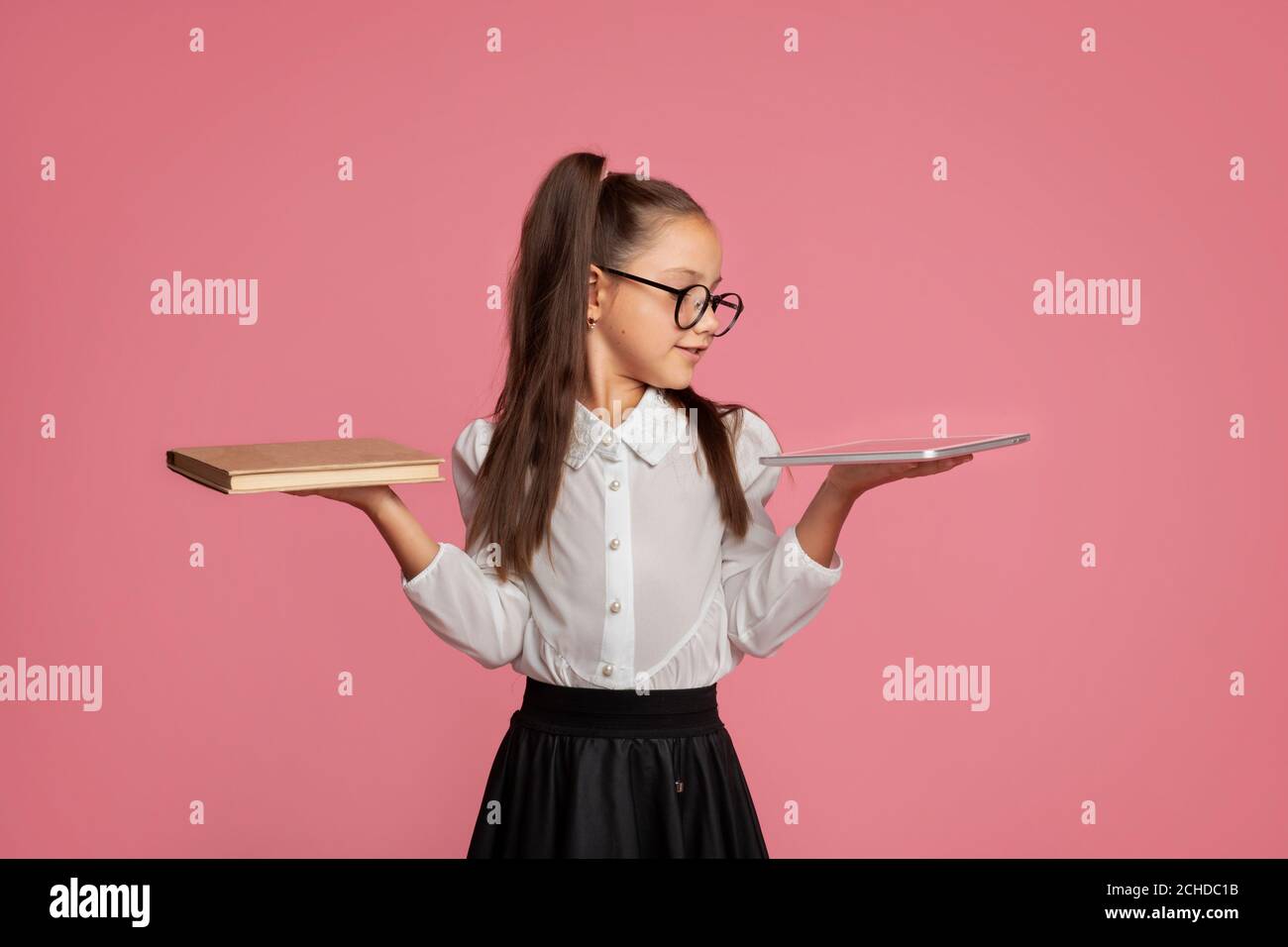 Elementary school girl hi-res stock photography and images - Alamy