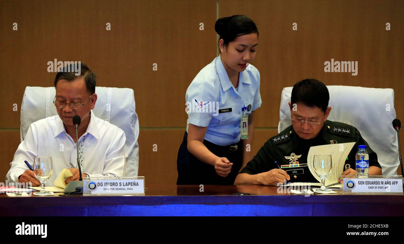 Philippine armed chief staff general hi-res stock photography and ...