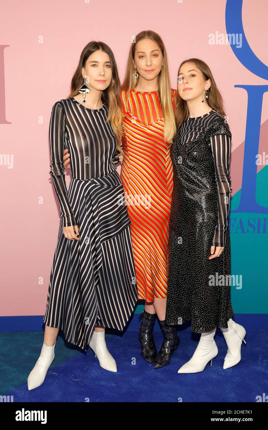 Danielle haim and alana haim hi-res stock photography and images - Alamy