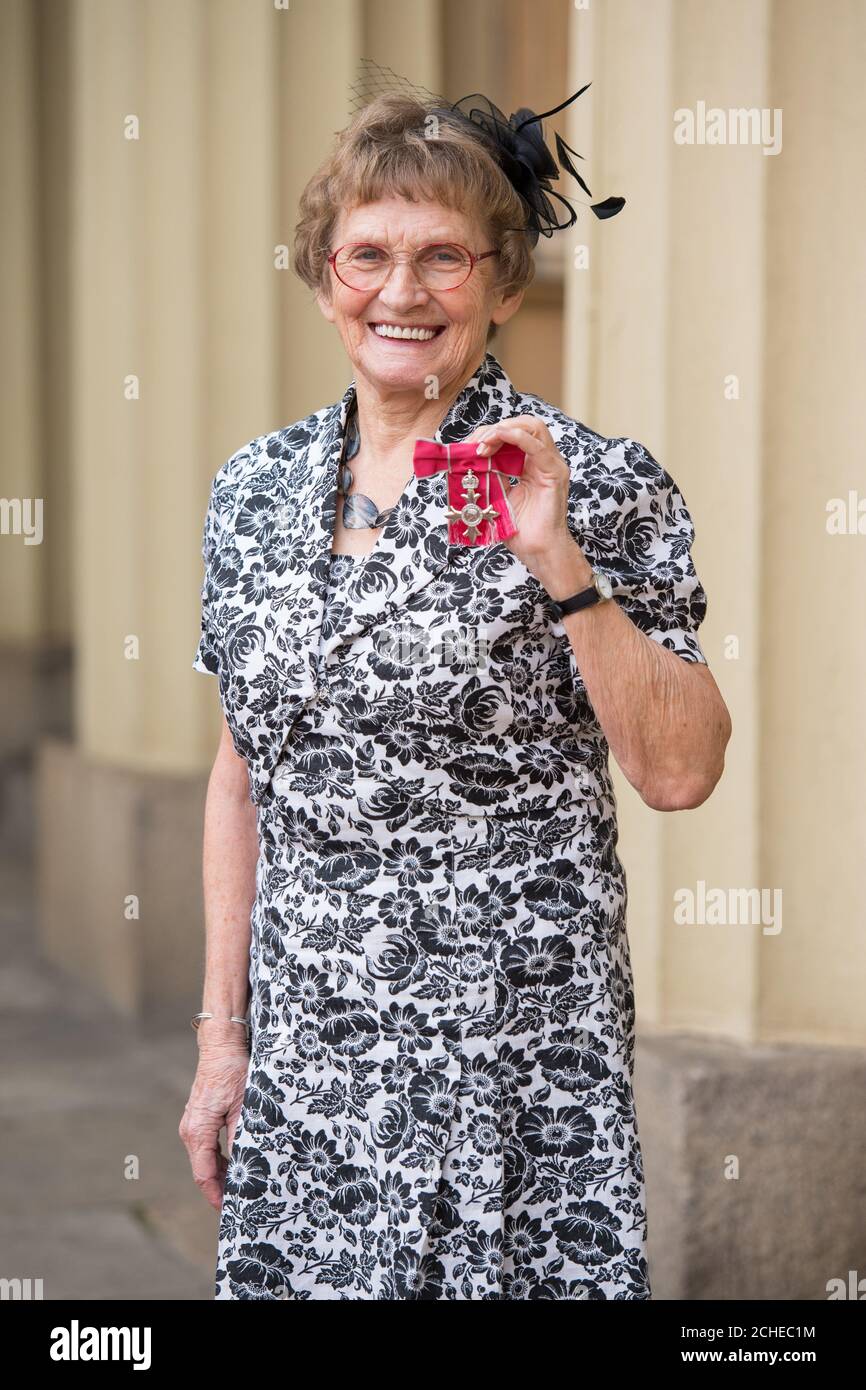 Former england cricketer enid bakewell hi-res stock photography and ...
