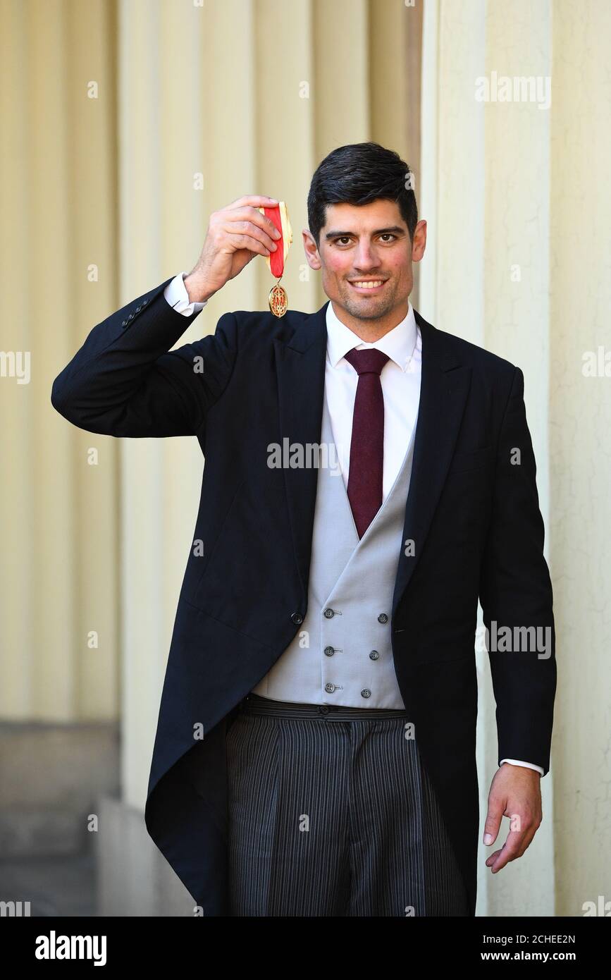 Knighthood following hi-res stock photography and images - Alamy